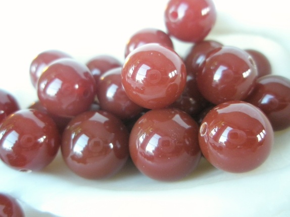 Perler i mørkerød Agate - Epla