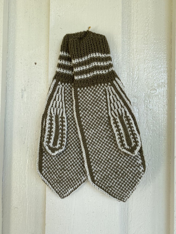 Herre selbuvotter i oliven og krem - Epla