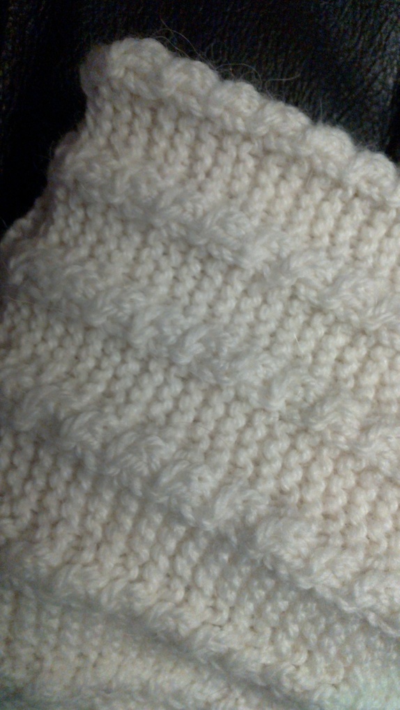 Søt babylue i alpakkagarn. - Epla