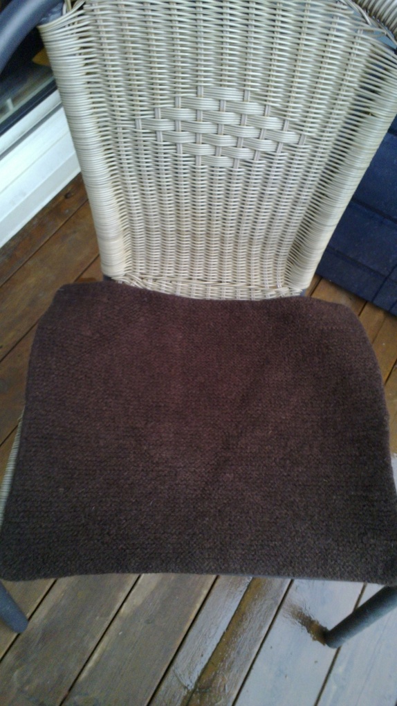 Sjokoladebrunt tovet sitteunderlag. - Epla