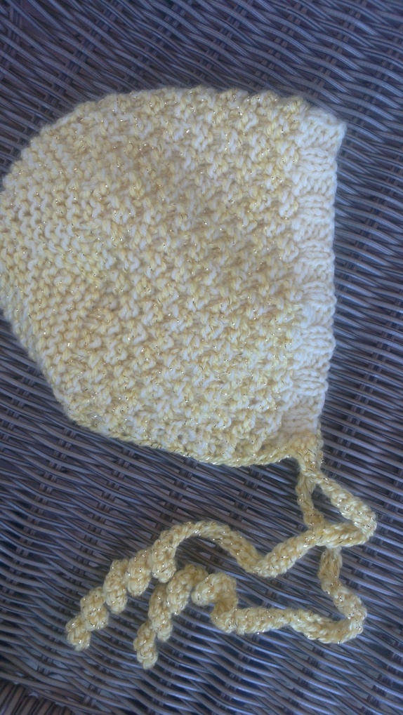 Gul babylue med glittergarn. - Epla