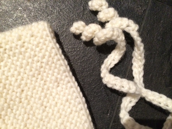 Babylue med bladmønster. - Epla