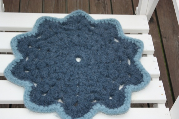 Tovet heklet sitteunderlag. - Epla