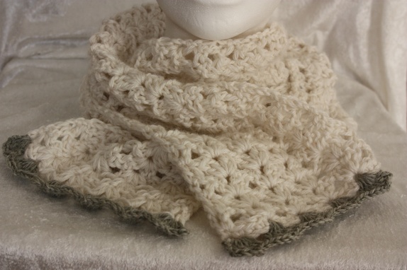 SALG! Heklet skjerf. - Epla