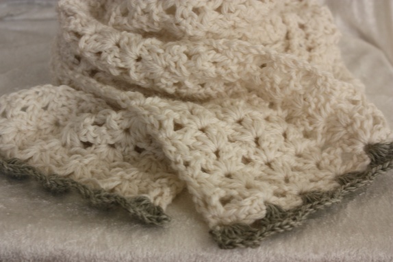 SALG! Heklet skjerf. - Epla