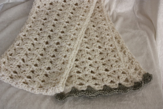 SALG! Heklet skjerf. - Epla