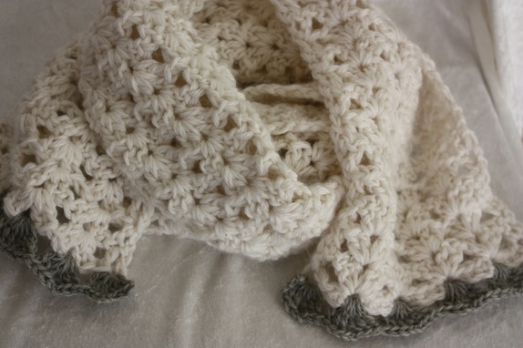 SALG! Heklet skjerf. - Epla