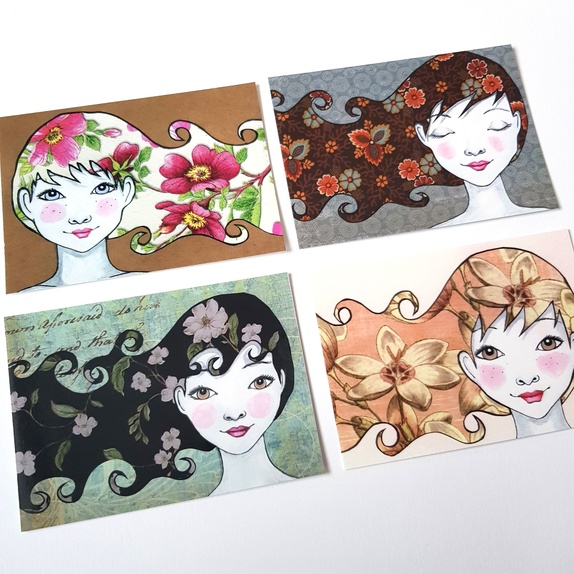 Sett med 4 Postkort - Blomsterjenter - Epla