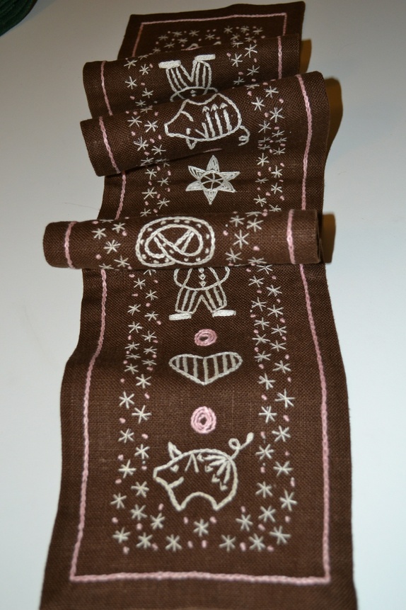 Vakre brodert duk brun og rosa juleduk - Epla