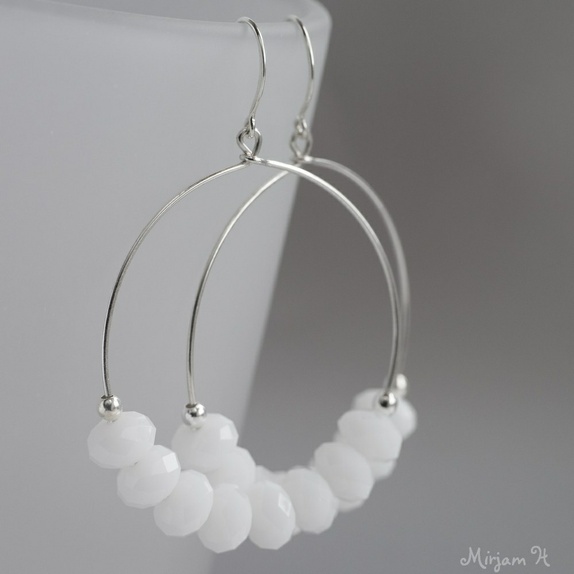 Runde øreringer - hvit - Epla