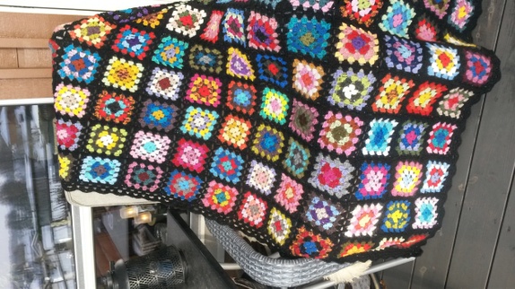 Heklet bestemorteppe - Epla