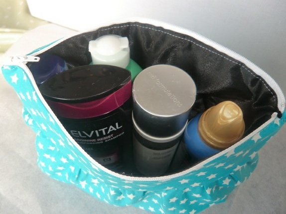 SALG 20% før 350,- Stor, turkis toalettmappe med stjerner - Epla