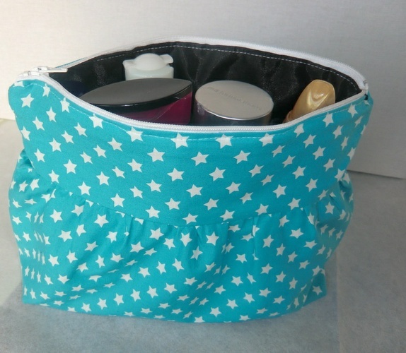 SALG 20% før 350,- Stor, turkis toalettmappe med stjerner - Epla