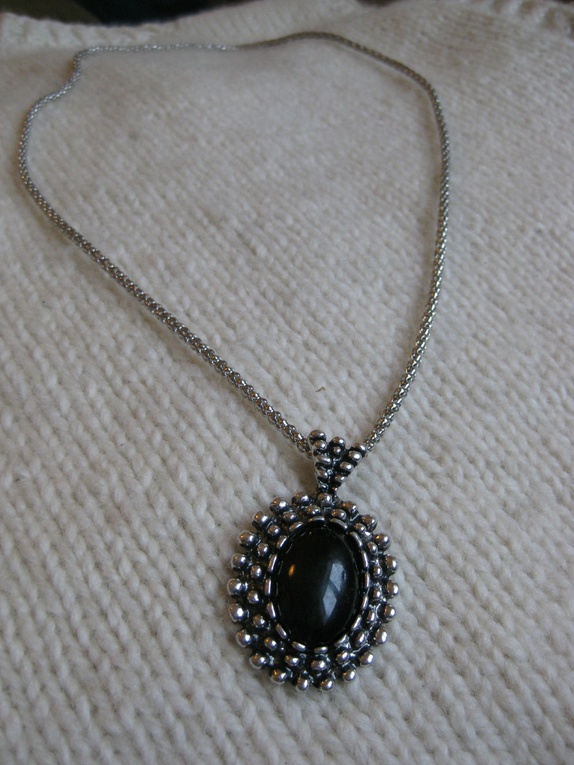 Langt kjede, sølv/sort farget. - Epla