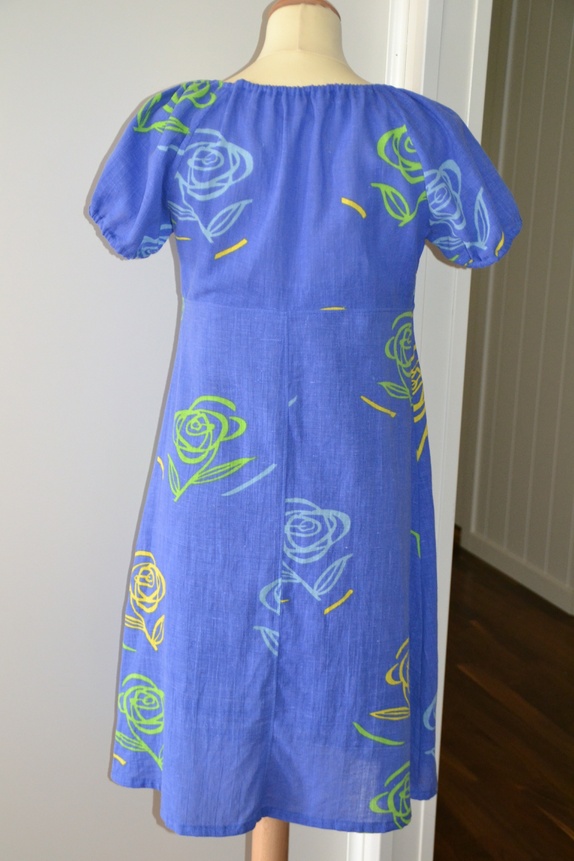 "Rose" Nydelig blå kjole med roser M - Epla