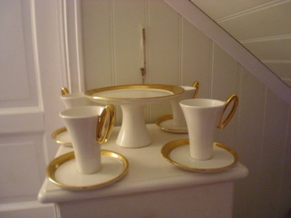 4 nydelige kopper med stettefat - Epla