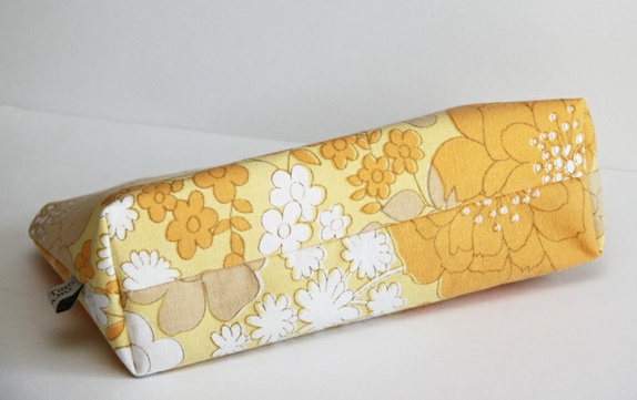 Toalettmappe med gule blomster - Epla