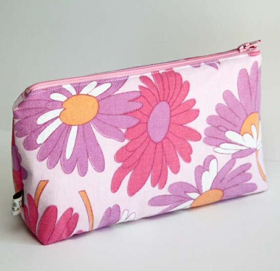 Toalettmappe med rosa blomster - Epla