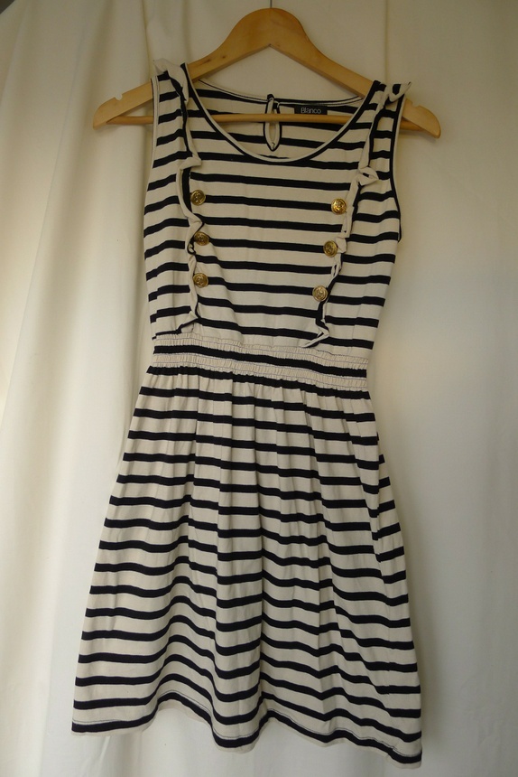 *SOMMERSALG* Stripete marine-inspirert kjole (str. S) - Epla