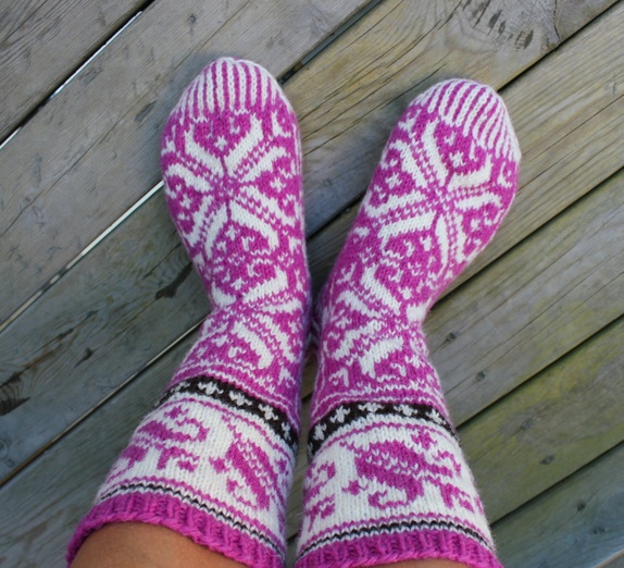 Hvite og rosa strikkede sokker til dame med mønster, str. 38-40 - Epla