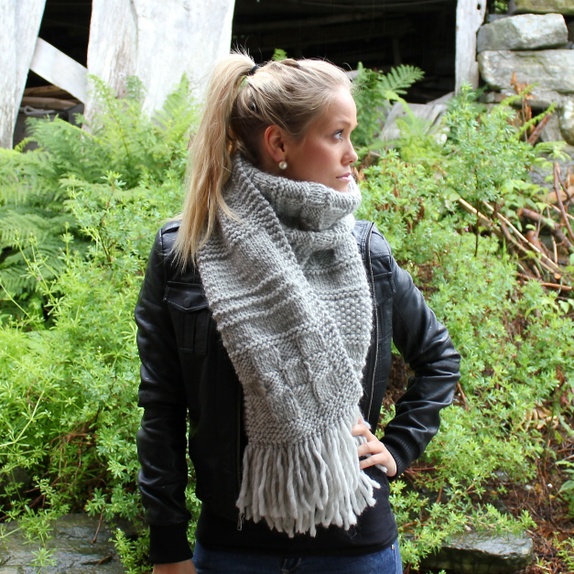 Stort og varmt strikket skjerf i 100% ull - Epla