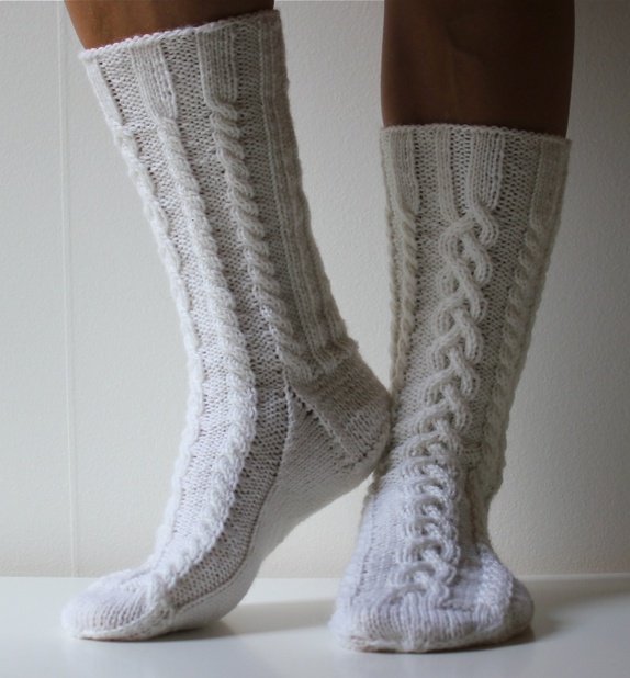 Strikkede sokker til dame med fint flettemønster, str. 35-37 - Epla