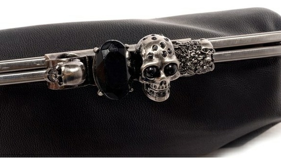 Sort veske med hodeskaller - Epla