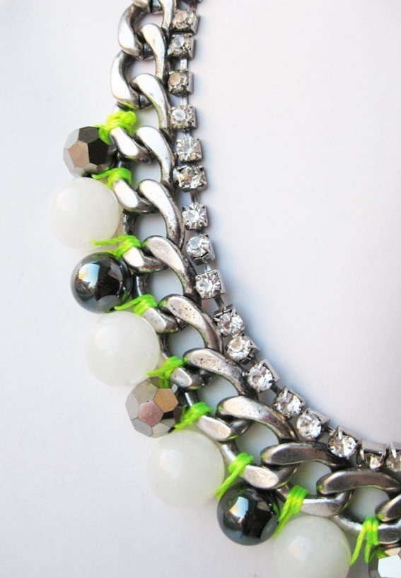 Statement halskjede med tråd og perler - Epla