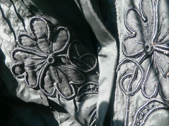 Antikk sort silkejakke med broderier - Epla