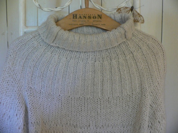 Pen naturhvit strikket vintage genser. Str.S - Epla