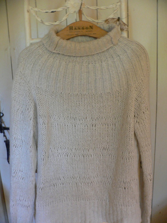 Pen naturhvit strikket vintage genser. Str.S - Epla