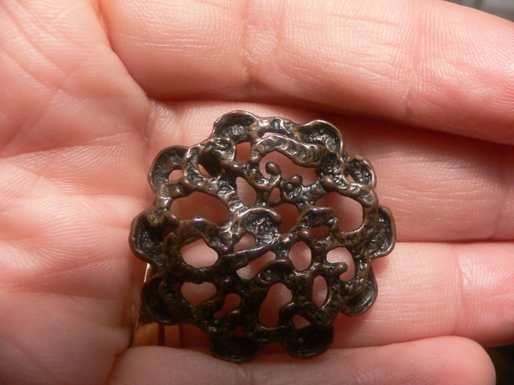 SALG Antikk spesiell brosje i vikinginspirert design - Epla