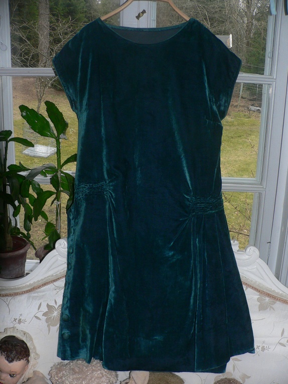SALG Vakker håndsydd antikk kjole i flaskegrønn fløyelstr.ca M - Epla