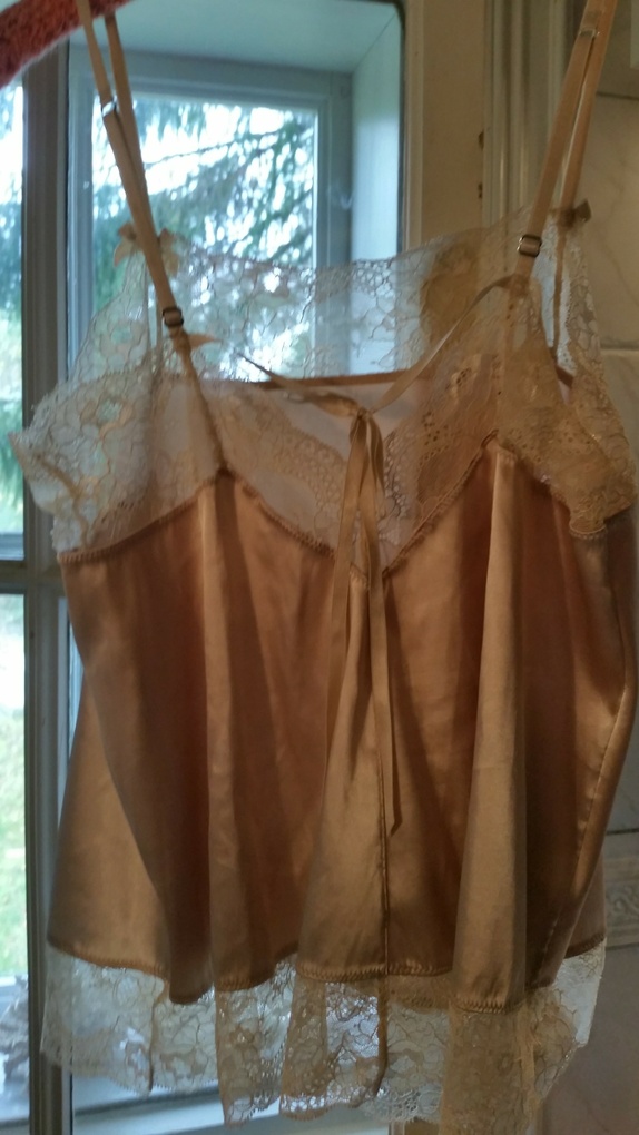 Lekker gylden champagnefarget topp/trøye str.M - Epla