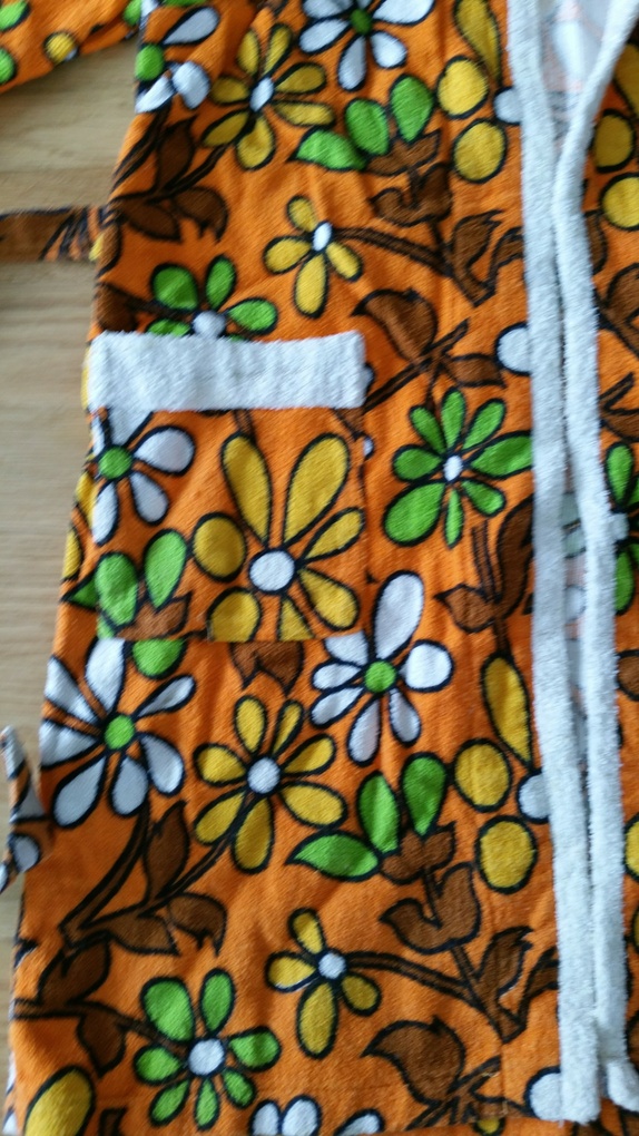 Fargerik morgonkåpe - Epla