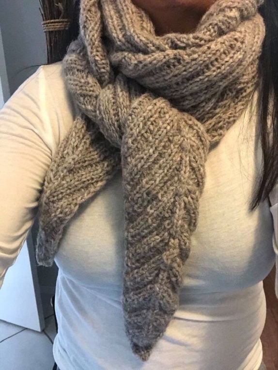 "Stripa" - deilig og mykt strikket skjerf - one size - beigemix - Epla