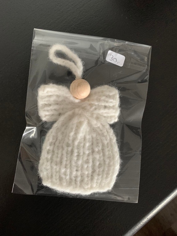 Søte strikkede engler med litt rustikk look - Epla