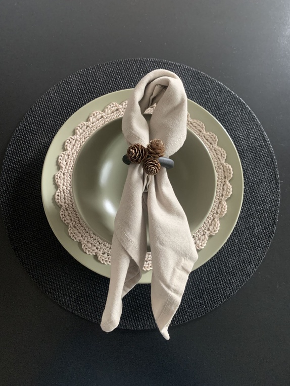 Flotte heklede tallerkenbrikker - beige - Epla