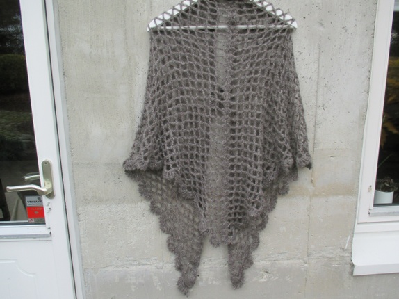 Florlett og mykt heklet sjal/skjerf i alpakka&silke - Epla