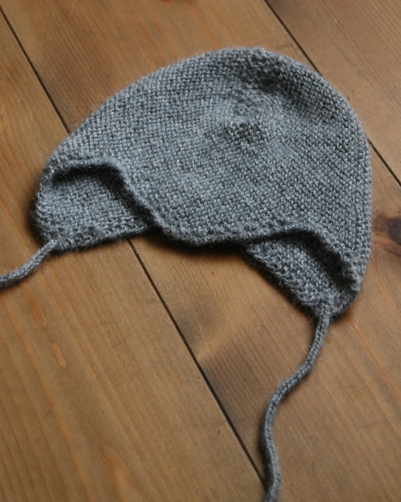 Strikket hjelmlue - Epla