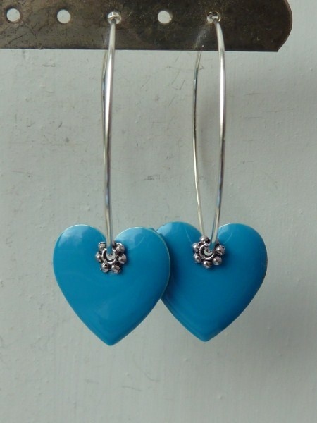 Salg ! Før kr 85 ! Glade,emaljerte hjerter til ørene :) - Epla