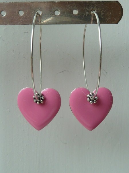 Salg ! Før kr 85 ! Glade,emaljerte hjerter til ørene :) - Epla
