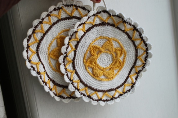 Søte grytelapper i retro design - Epla