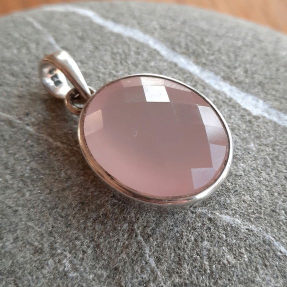 Anheng med rosenkvarts - Epla