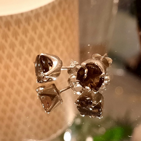 Studs med røykkvarts. Eneste par - Epla