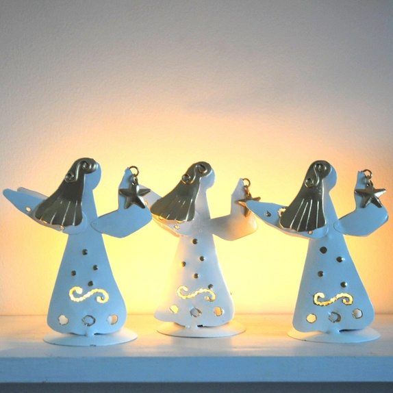 Førjulstilbud! 3. Telysestaker i resirkulert metall. Engler. - Epla