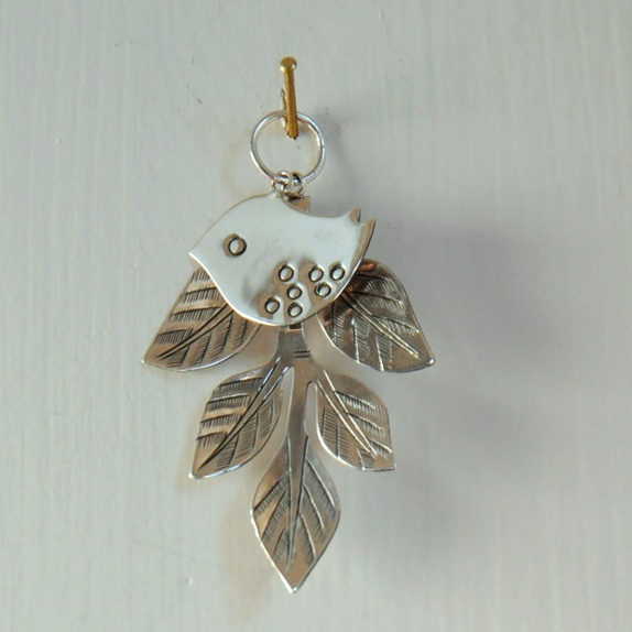 Salg! 2 -delt anheng i sterling sølv, fugl og blad. - Epla