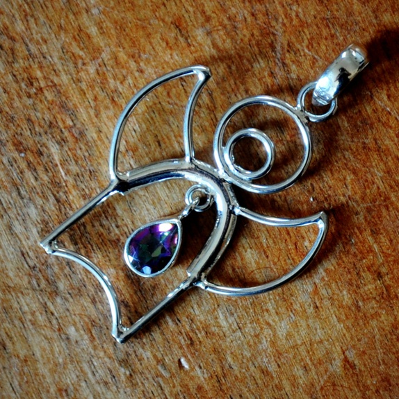 Engleanheng medium i sterling sølv med mystique topas. - Epla