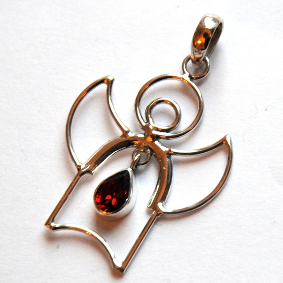 SALG! Engleanheng medium i sterling sølv med rød granat. - Epla