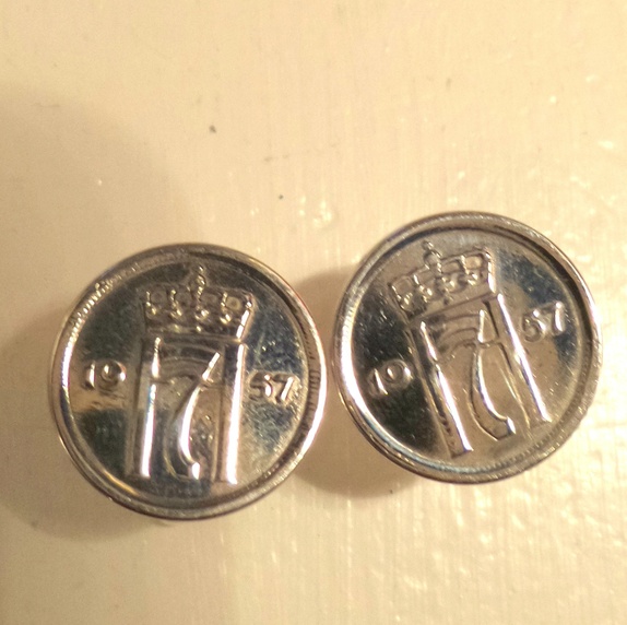 Fra 1957. Stilige, retro, mansjettknapper med norsk 25-øring. - Epla